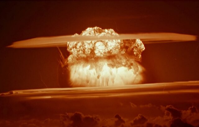 1 de marzo de 1954: Estados Unidos detona la bomba nuclear Castle Bravo ...